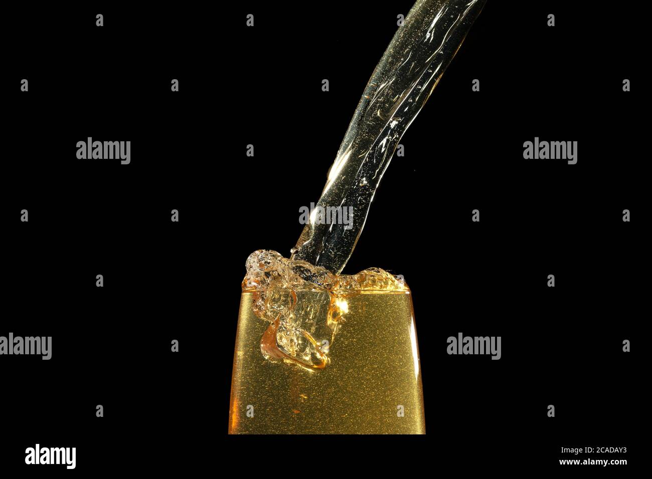 Beer glass splash hi-res stock photography and images - Alamy