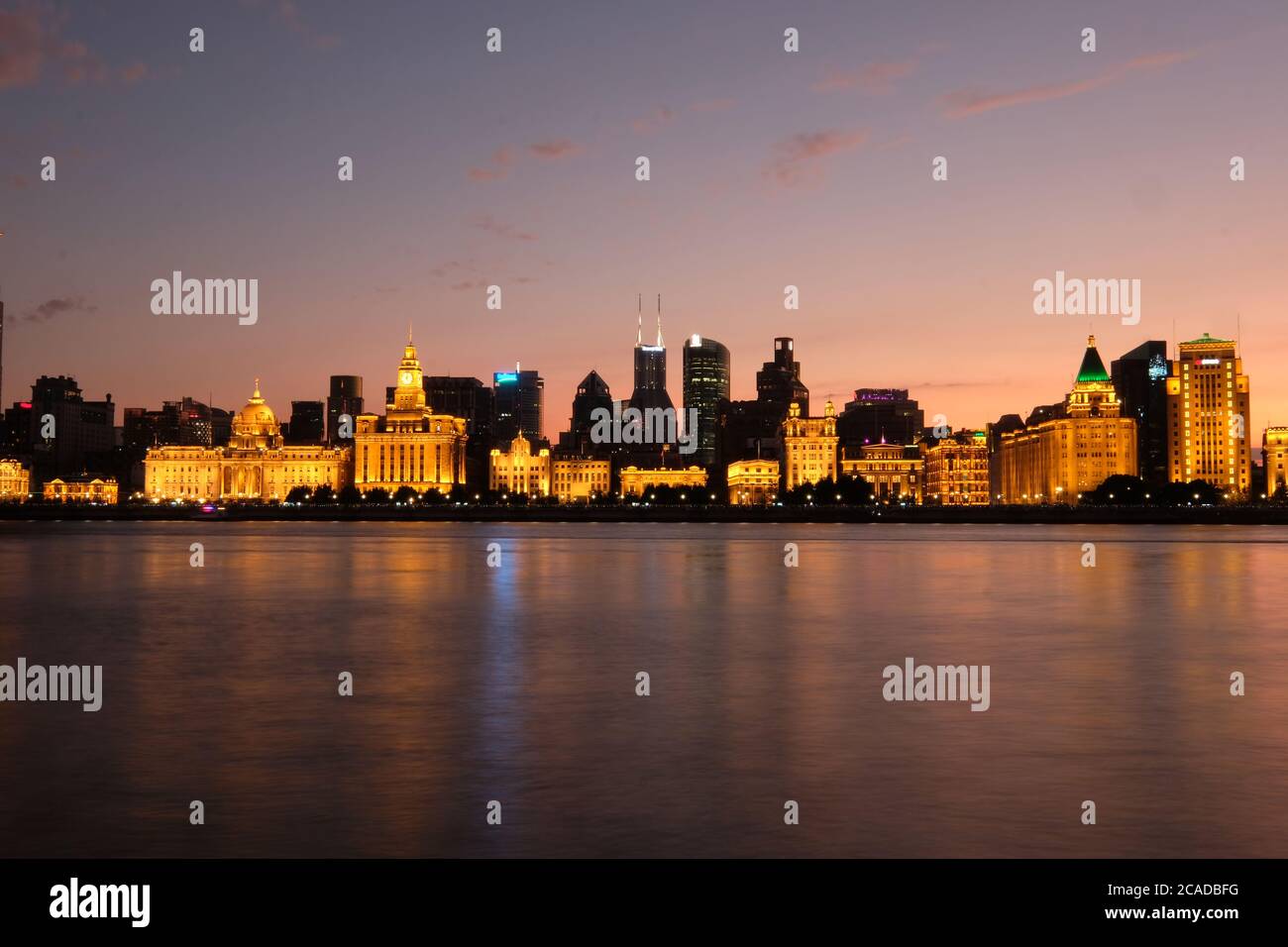 Landmark buildings such as the bund hi-res stock photography and images ...
