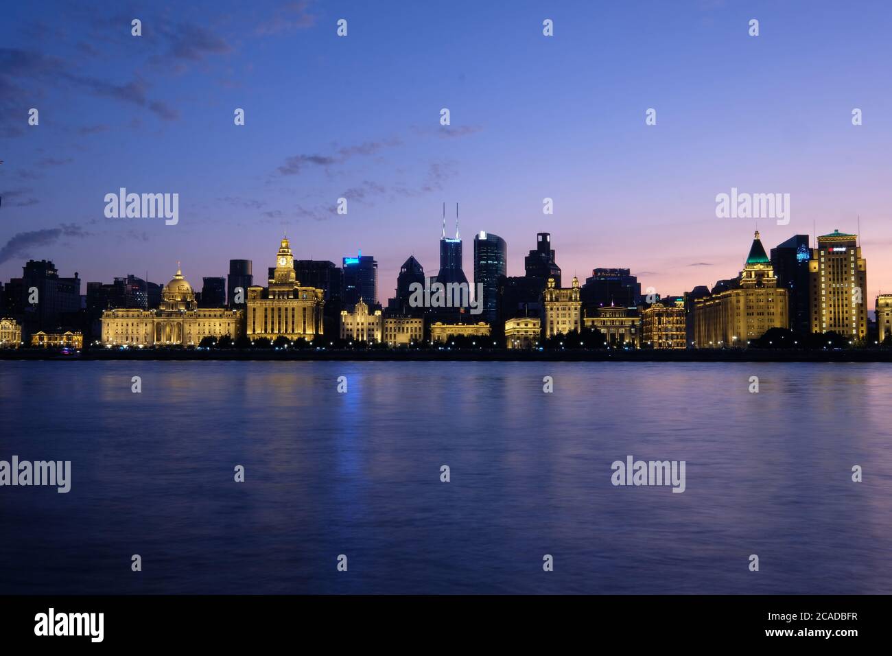 The bund shanghai skyline hi-res stock photography and images - Alamy