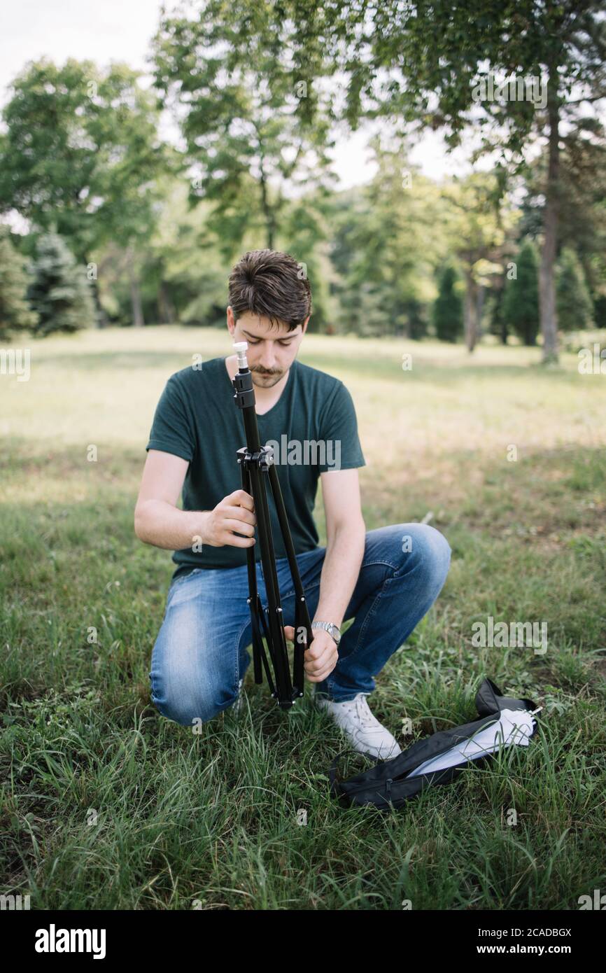 Setting tripod hi-res stock photography and images - Alamy