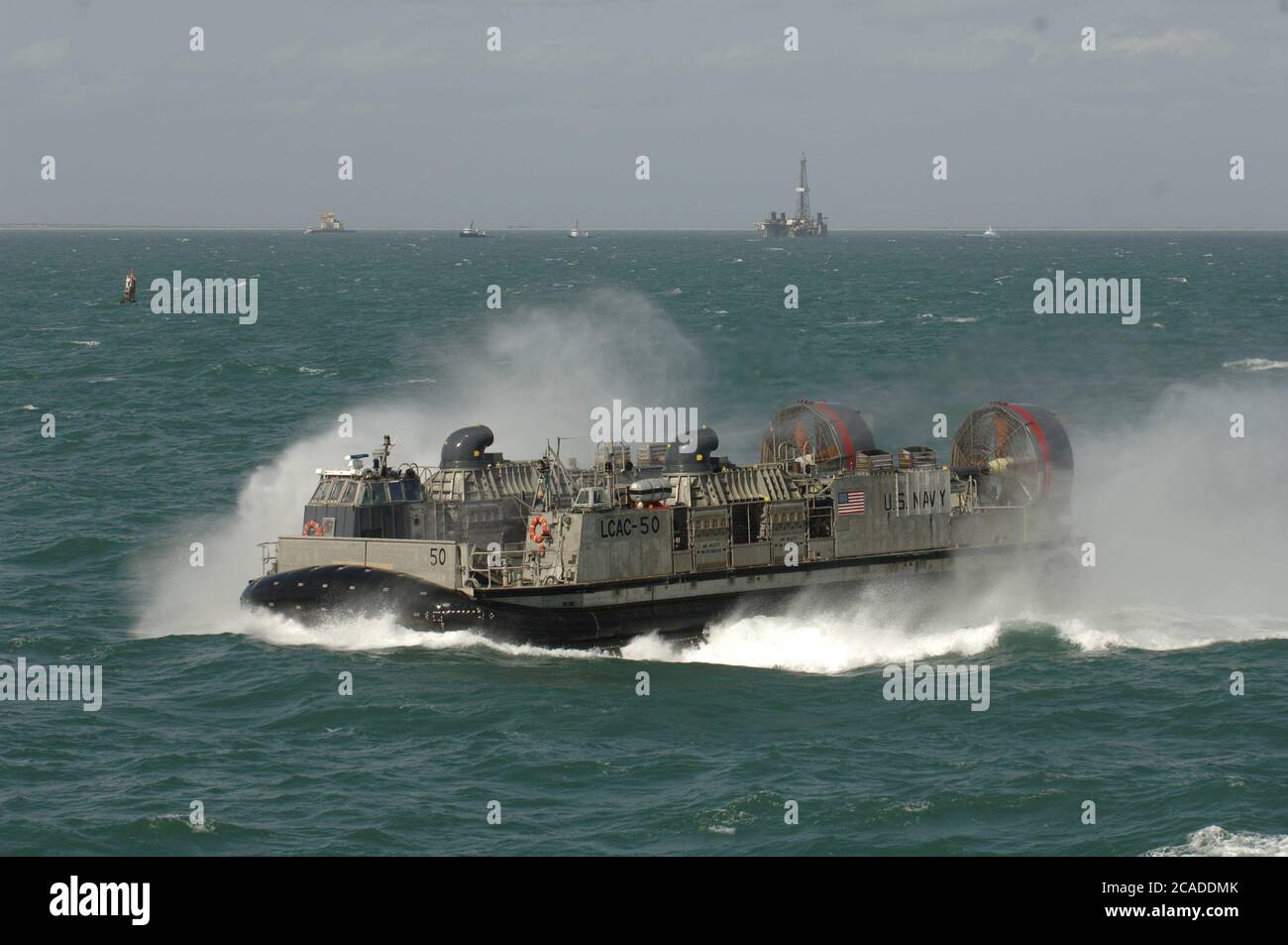 Lcac hovercraft hi-res stock photography and images - Alamy