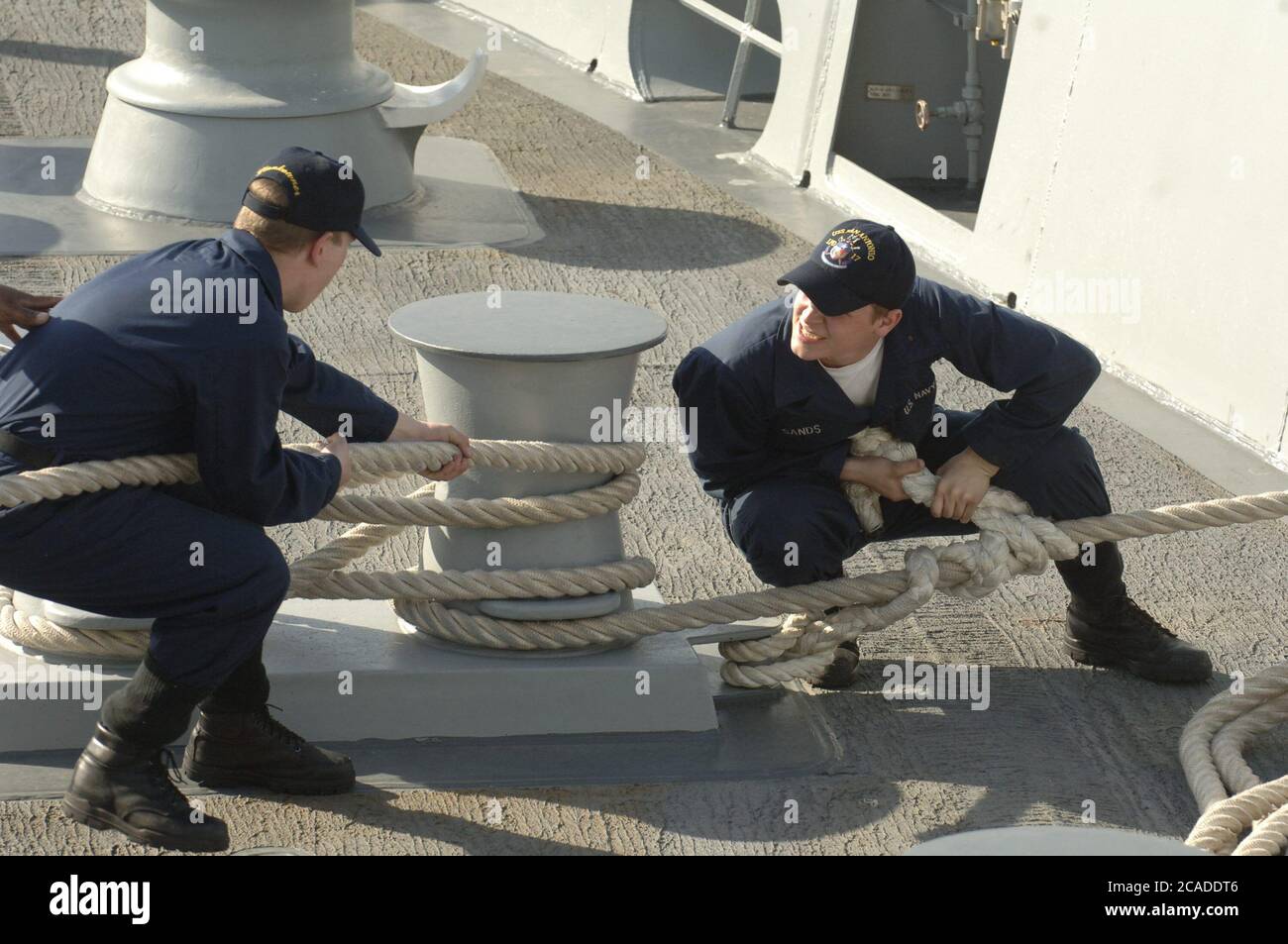 Port Aransas, Texas USA, January 15, 2006: Navy line handlers work the ...