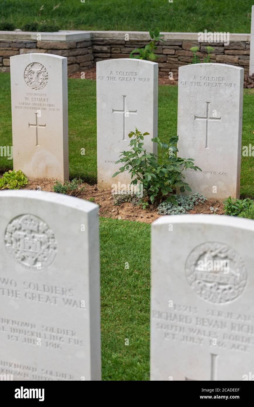 World war 1 graves hi-res stock photography and images - Alamy