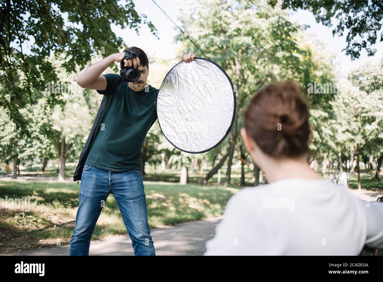 Photographer taking photos of out of focus female model Stock Photo - Alamy