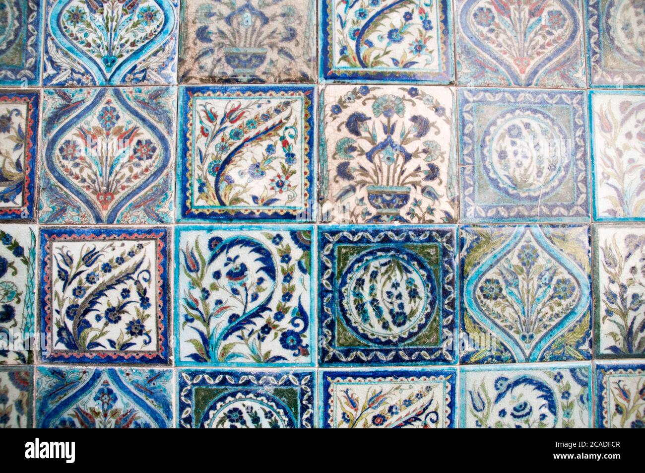Islamic blue glazed tiles hi-res stock photography and images - Alamy