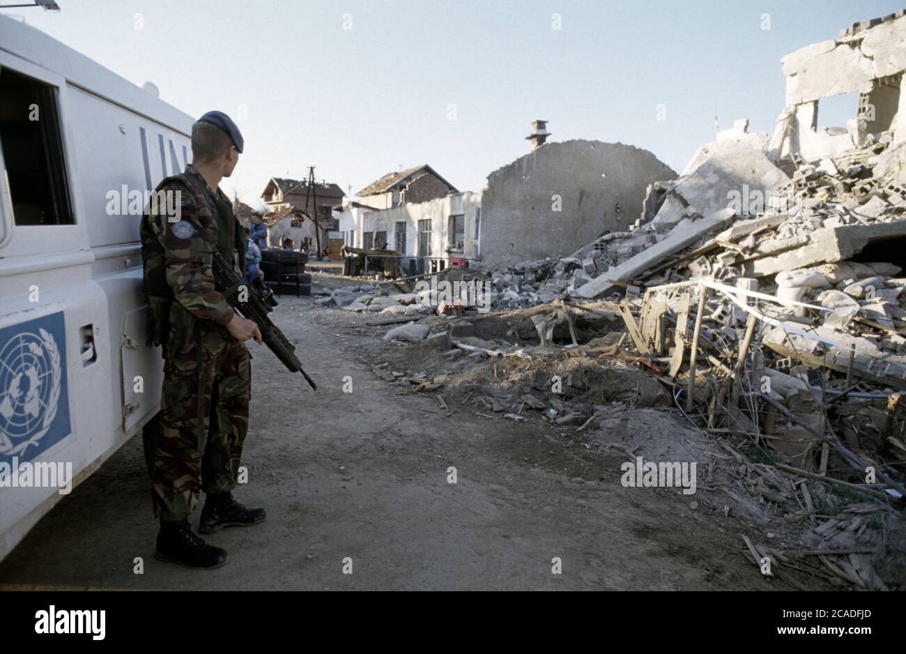 29th March 1994 During the war in Bosnia: a British soldier of the 1st ...