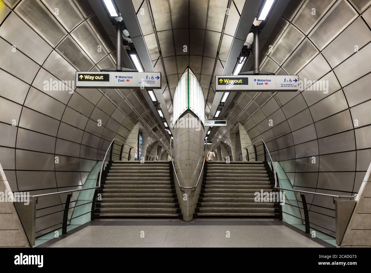 Lower concorse, Southwark underground tube station, designed by Sir ...
