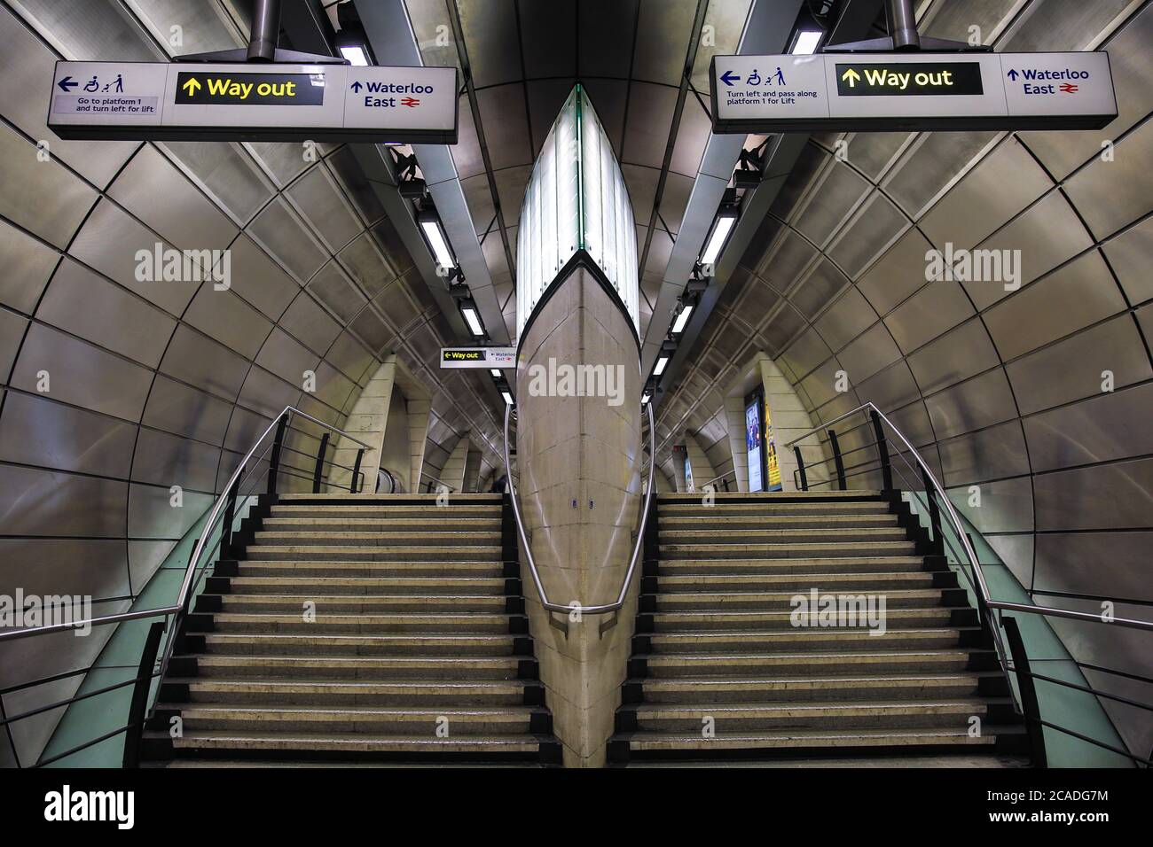 Lower concorse, Southwark underground tube station, designed by Sir ...