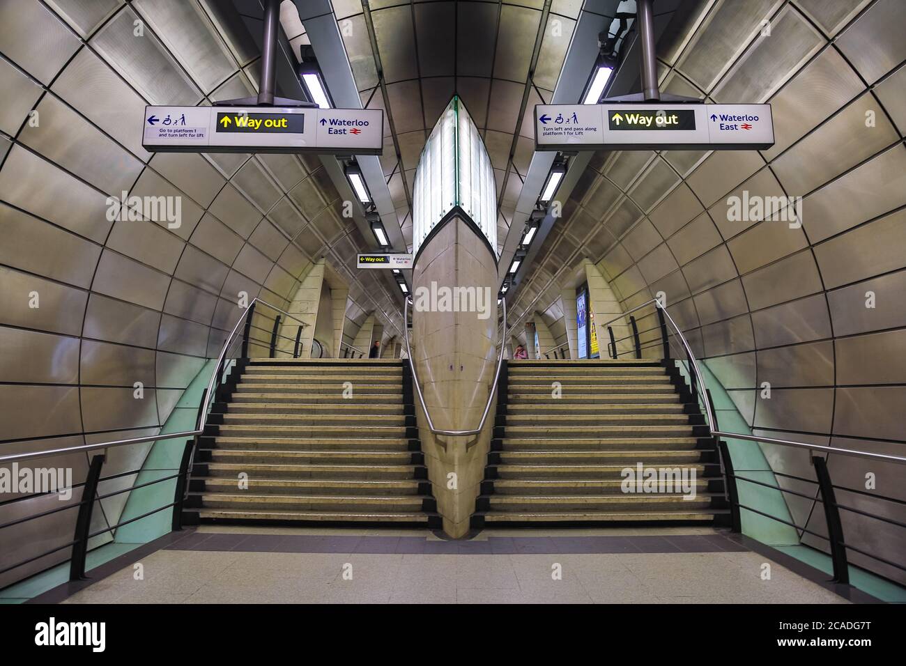 Lower concorse, Southwark underground tube station, designed by Sir ...