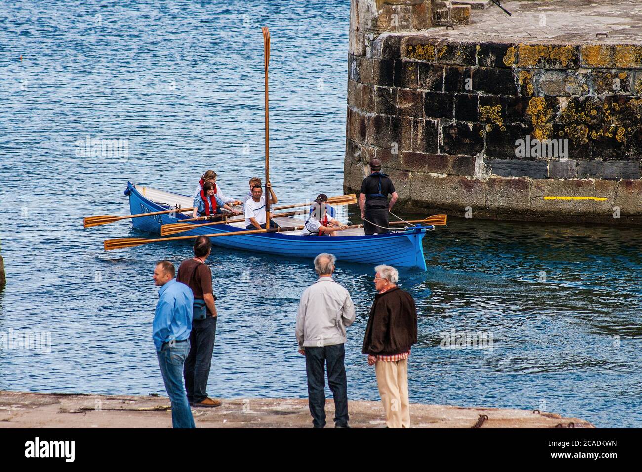 Gig Rowers Prepare To Row 02 Stock Photo - Alamy
