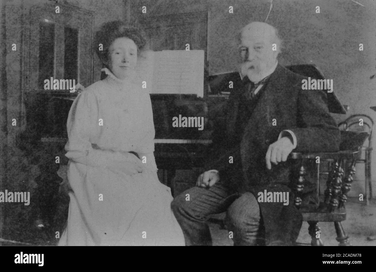 Black white brown bird Black and White Stock Photos & Images - Alamy