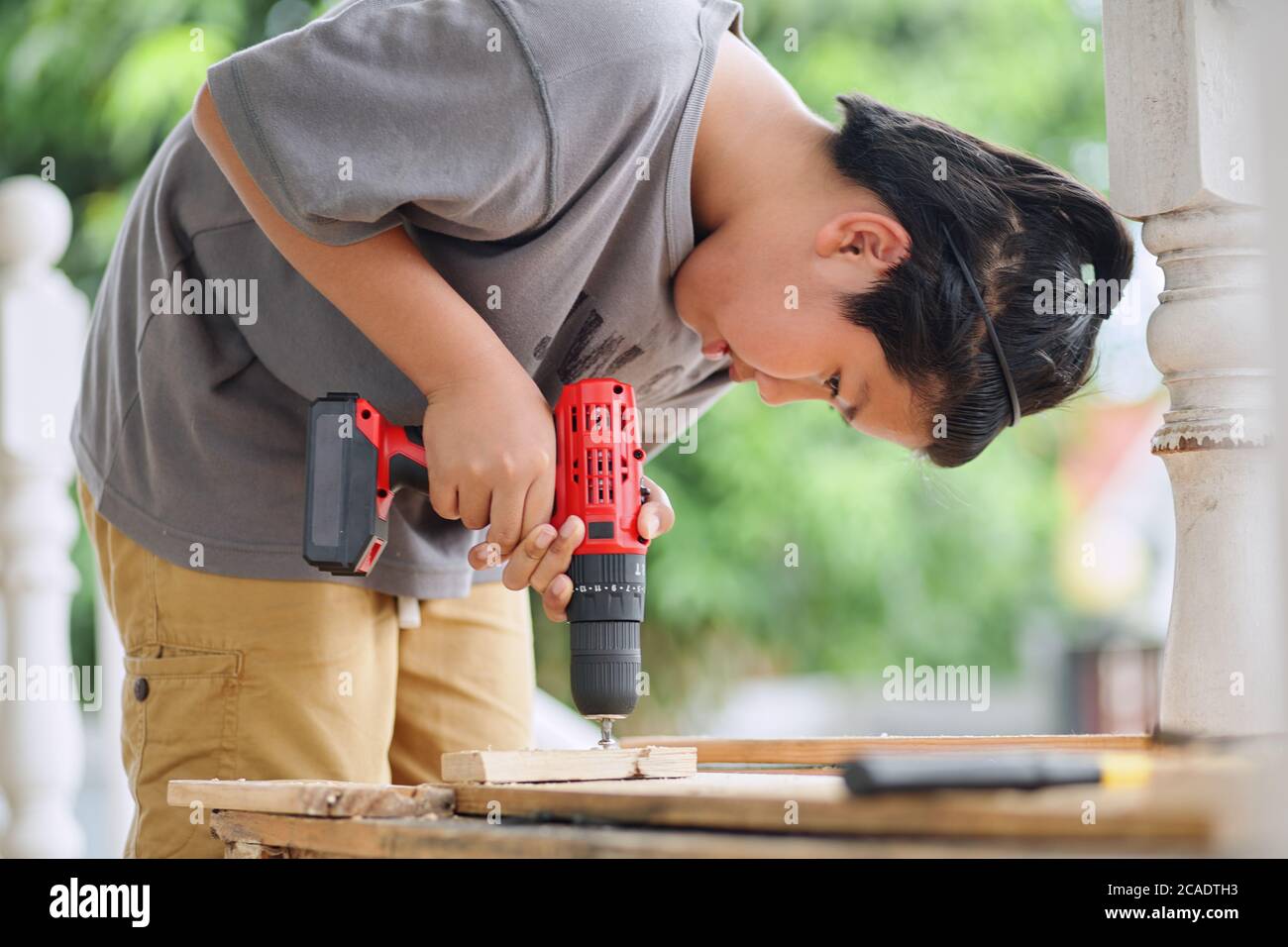 A boy use an electronic screwdriver Stock Photo - Alamy