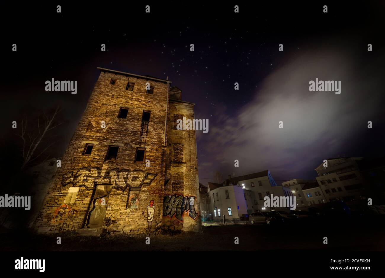 Square house ruin hi-res stock photography and images - Alamy