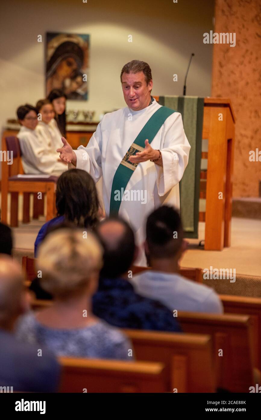 Church congregation and preacher hi-res stock photography and images ...