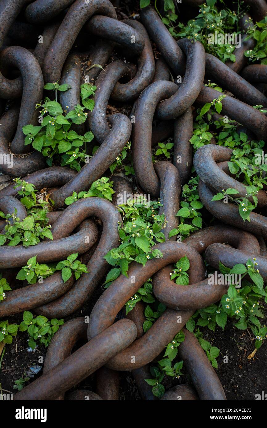 rusty iron chain Stock Photo - Alamy