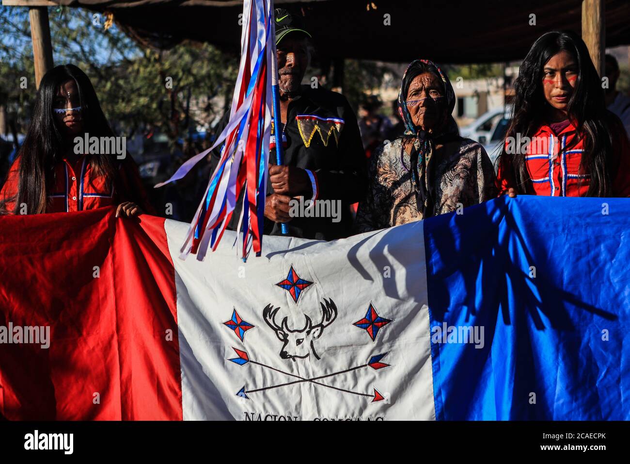 Ceremonia u honores a la badera de la nacion Comcaác o Seri, , durante ...