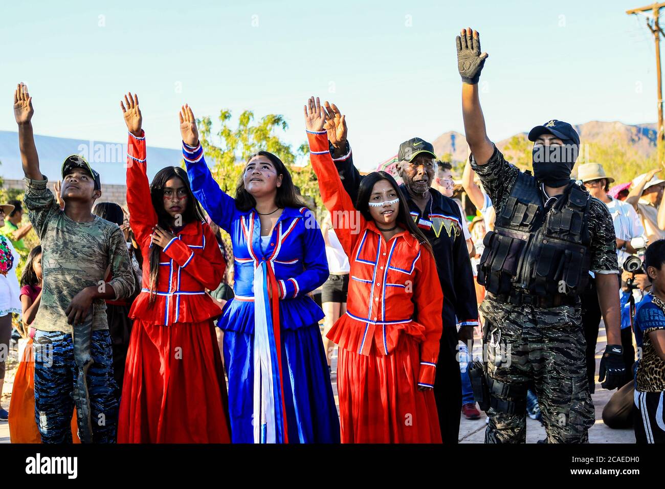 Ceremonia u honores a la badera de la nacion Comcaác o Seri, , durante ...