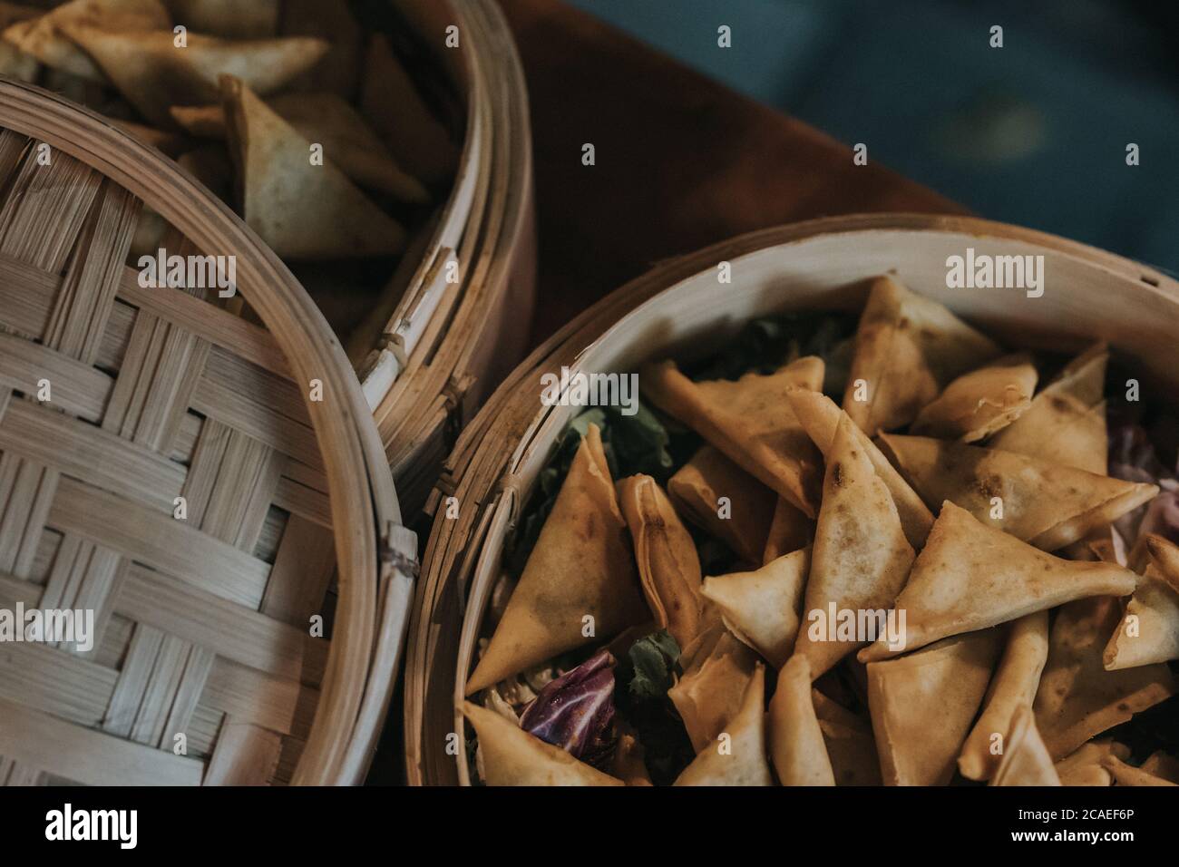 Top view of fresh tasty Samosas in a basket Stock Photo - Alamy
