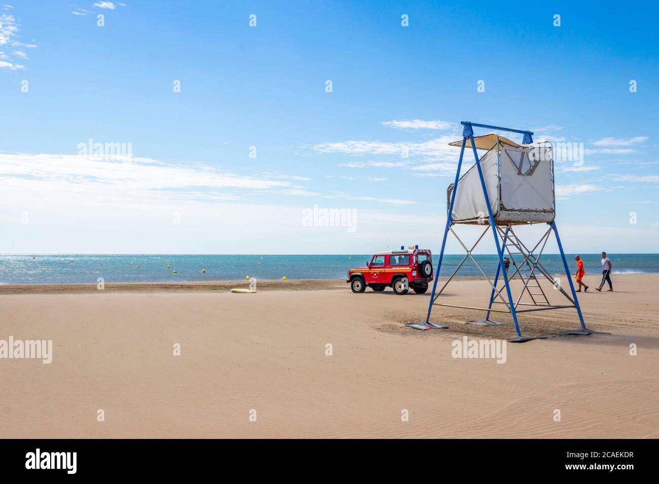 red life guard Land Rover defender on patrol on the beach (Plage ...