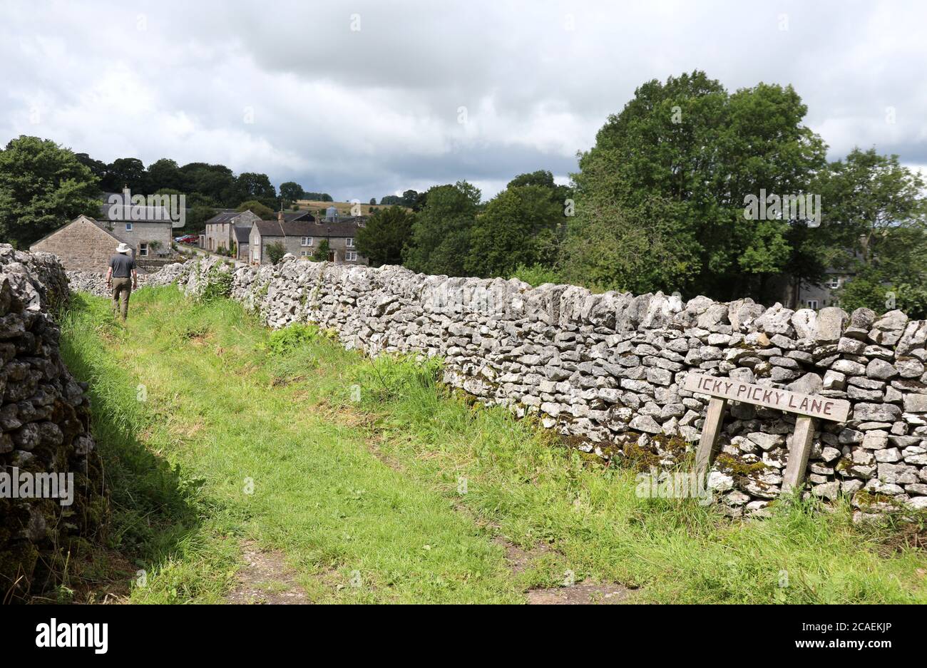 Icky Picky Lane in the Derbyshire lead mining village of Monyash Stock ...