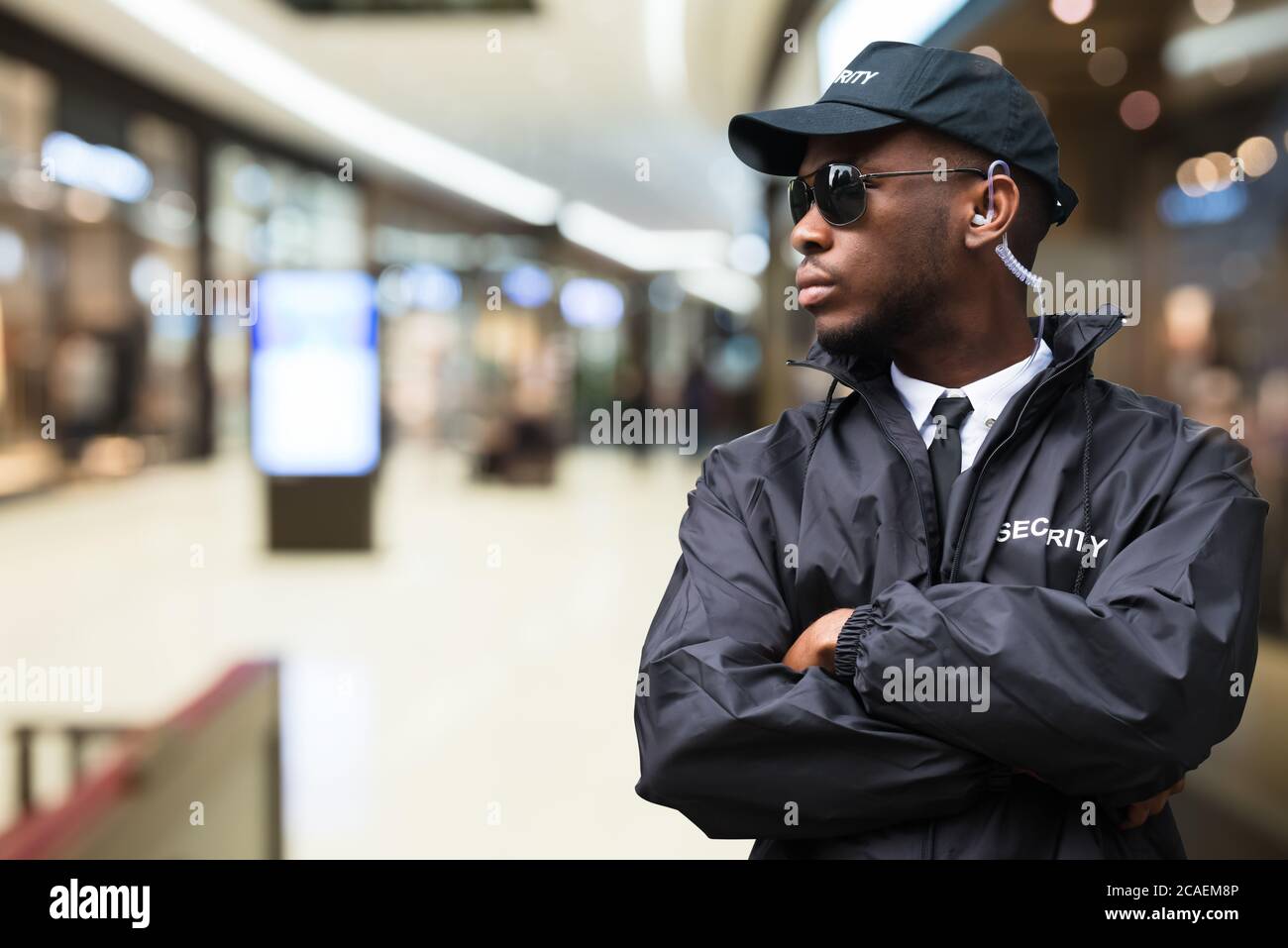 Security guard shopping mall hi-res stock photography and images - Alamy