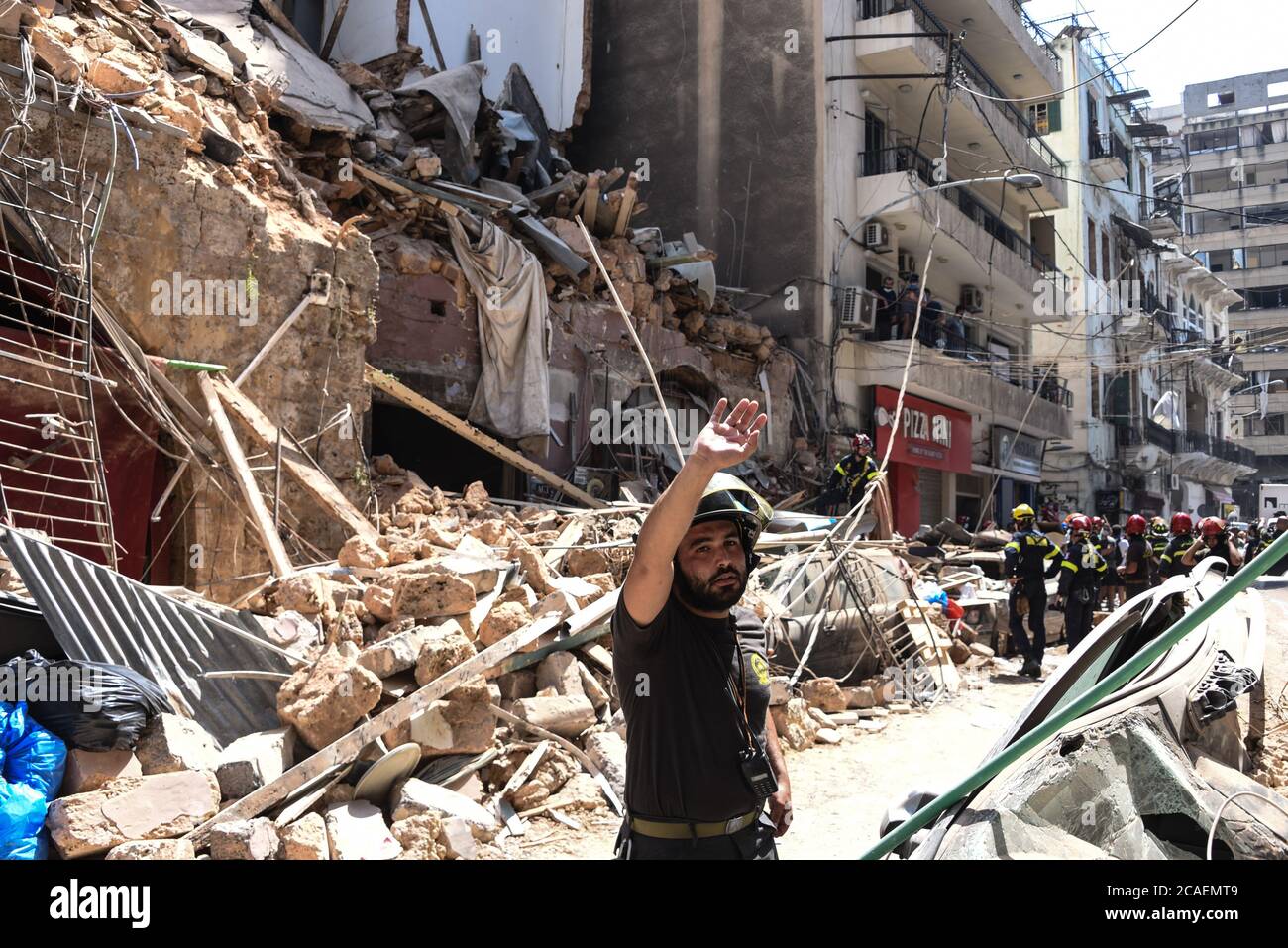 Beirut, Lebanon. 6th Aug, 2020. Lebanese firefighters join the hunt for ...