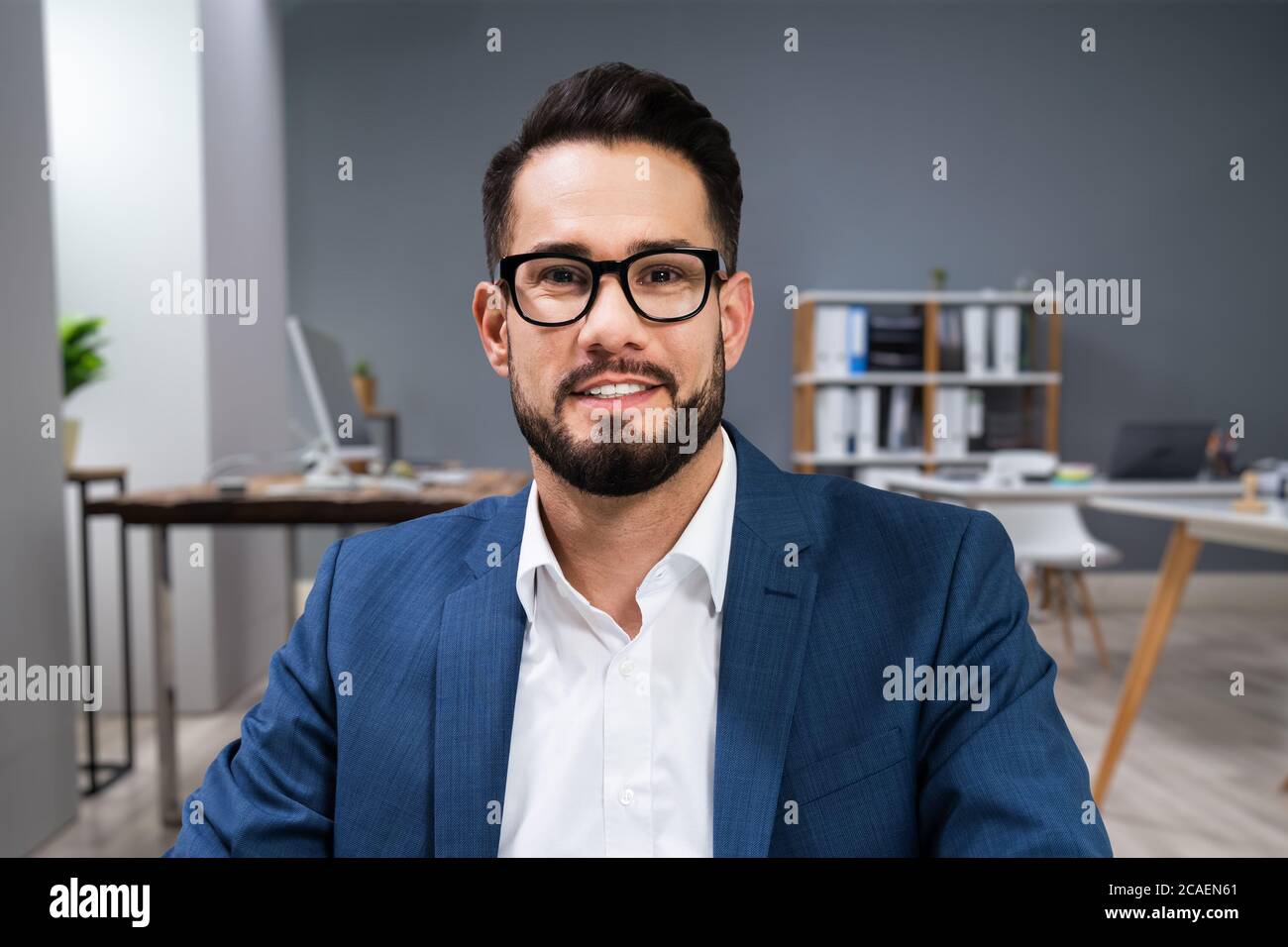 Workplace portrait hi-res stock photography and images - Alamy