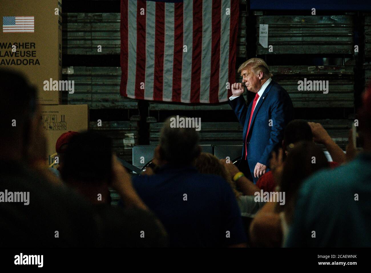 Donald trump fist pump hi-res stock photography and images - Alamy