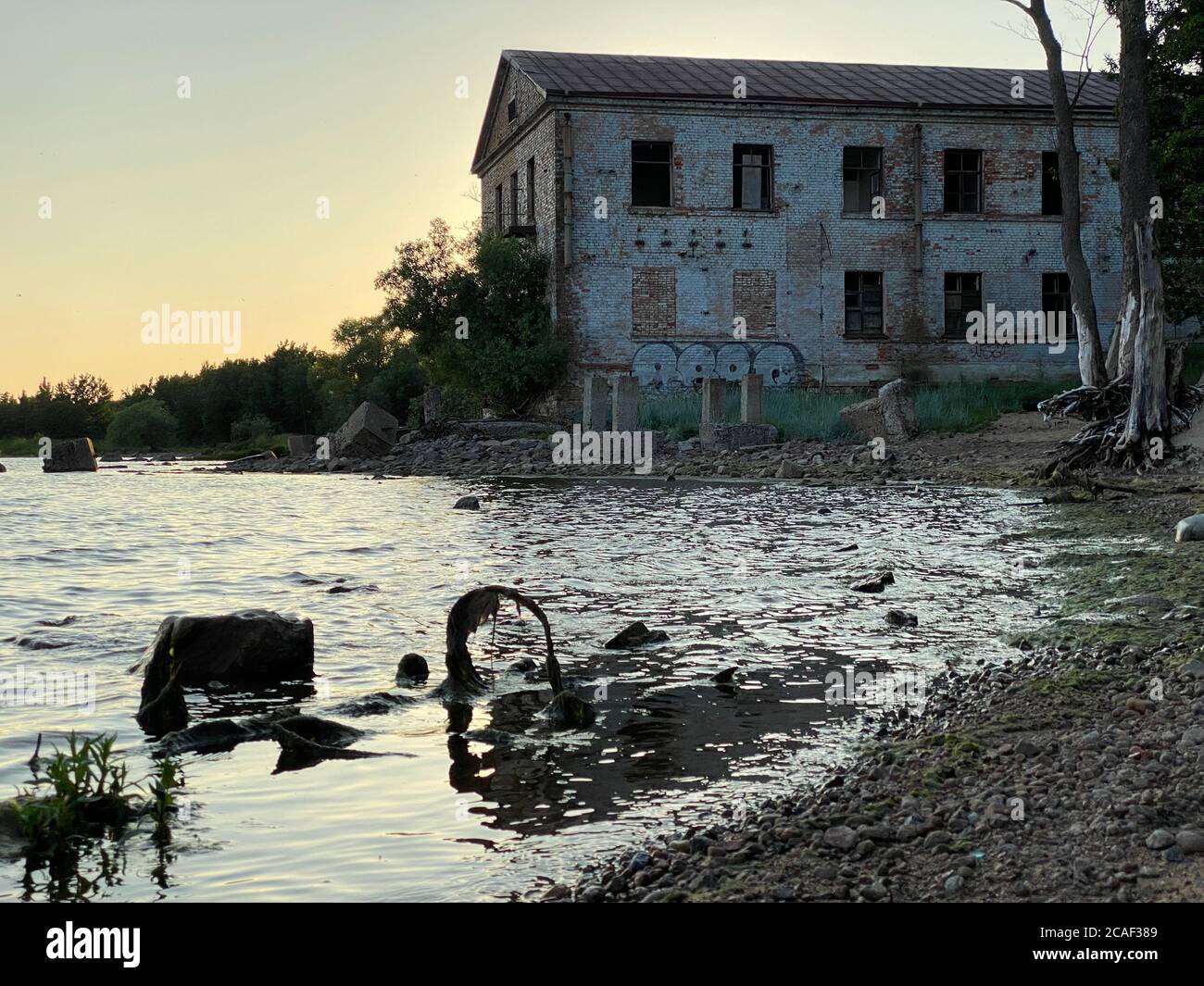 Dangerous structures hi-res stock photography and images - Alamy