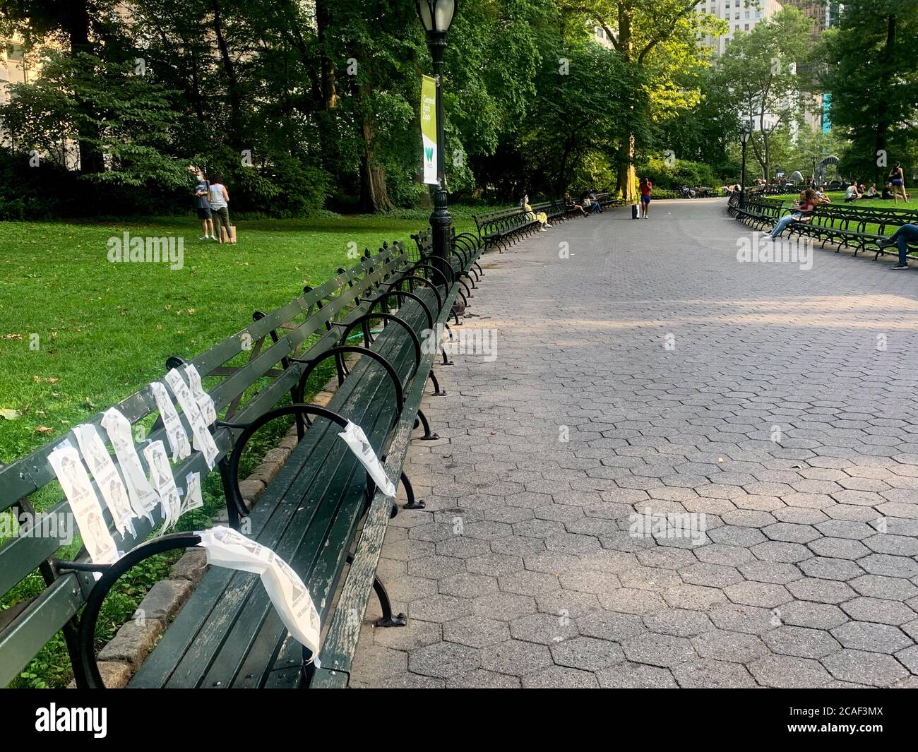 Central park benches hi-res stock photography and images - Alamy