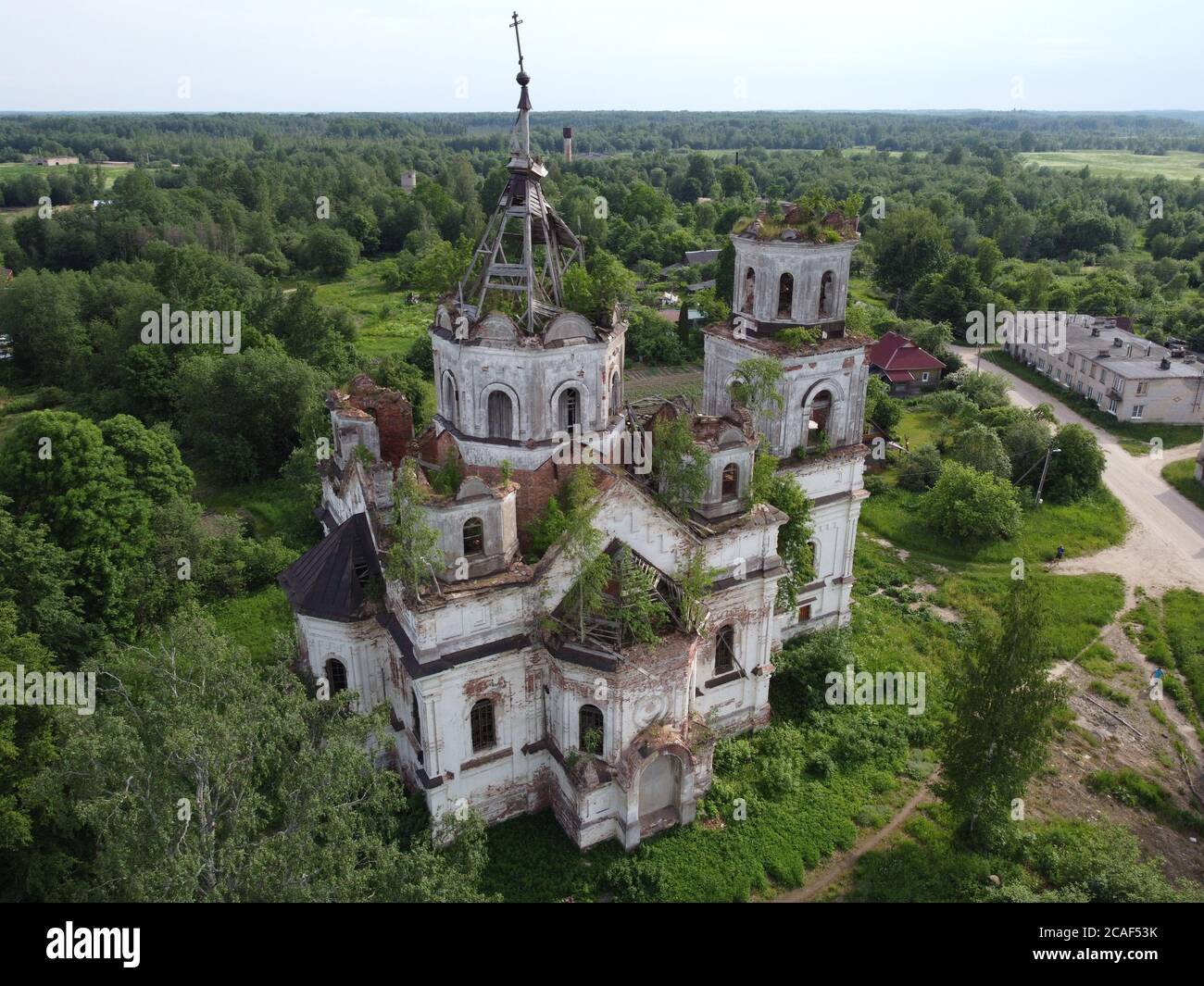 Old building grass trees hi-res stock photography and images - Alamy