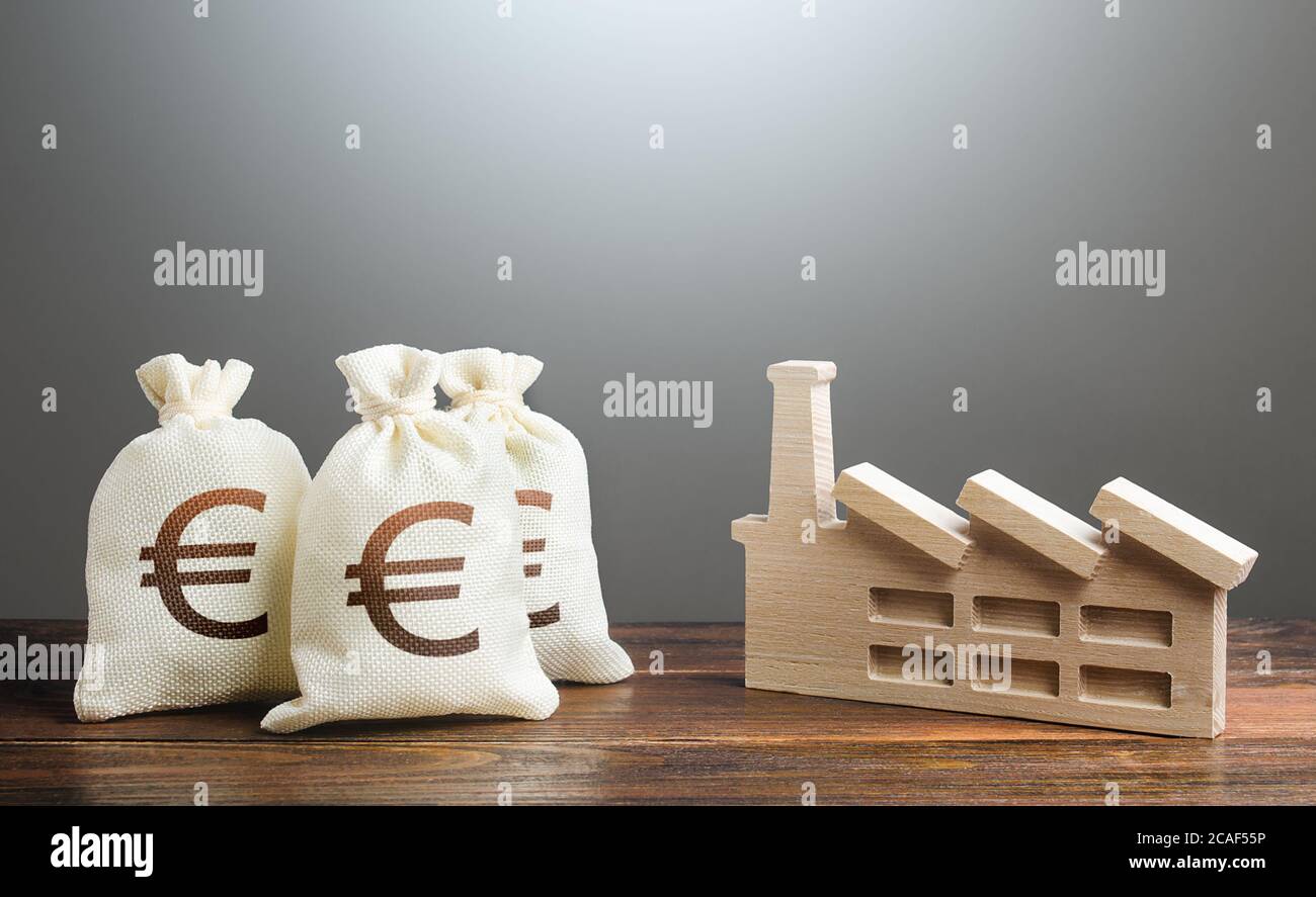 Investment contract hi-res stock photography and images - Alamy