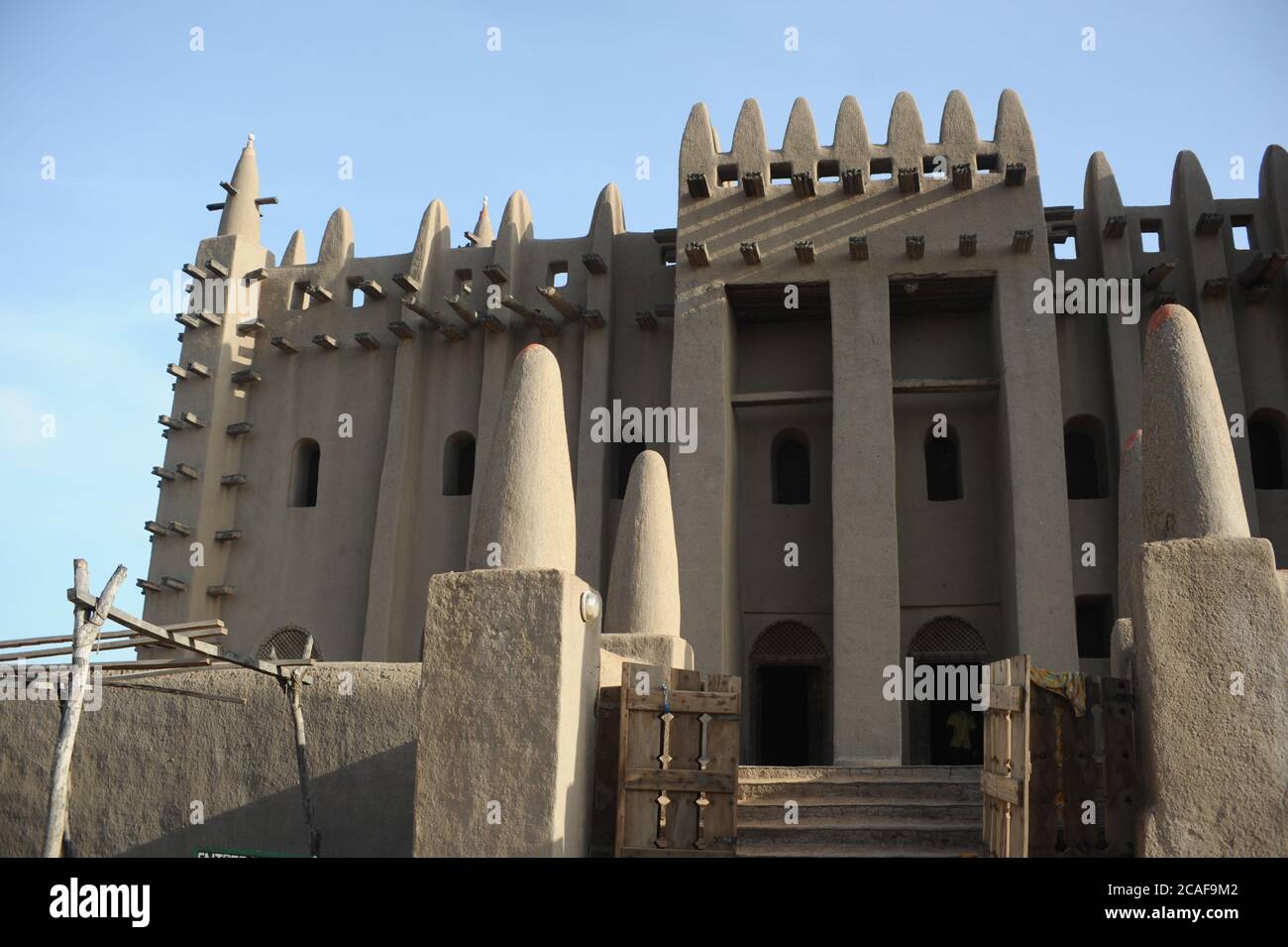 Low angle shot of the Great Mosque of Djenne located in Djenne, Mali ...