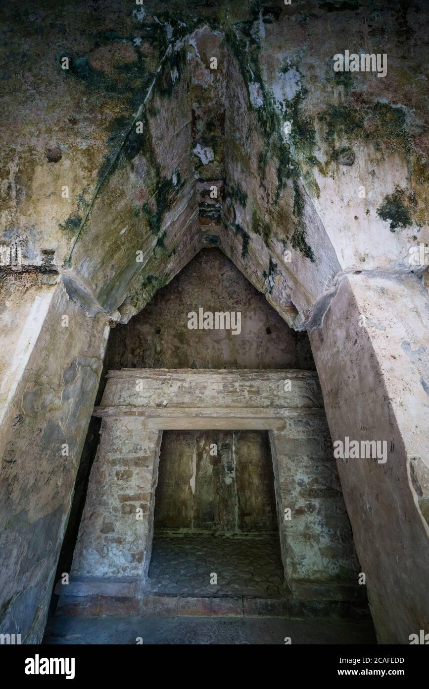 Corbelled vault hi-res stock photography and images - Alamy