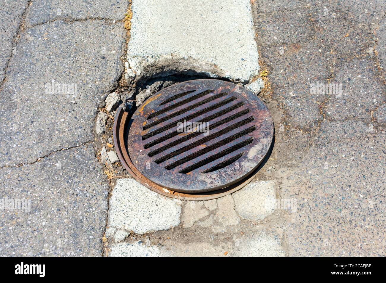 Circular manhole cover water drain hi-res stock photography and images ...