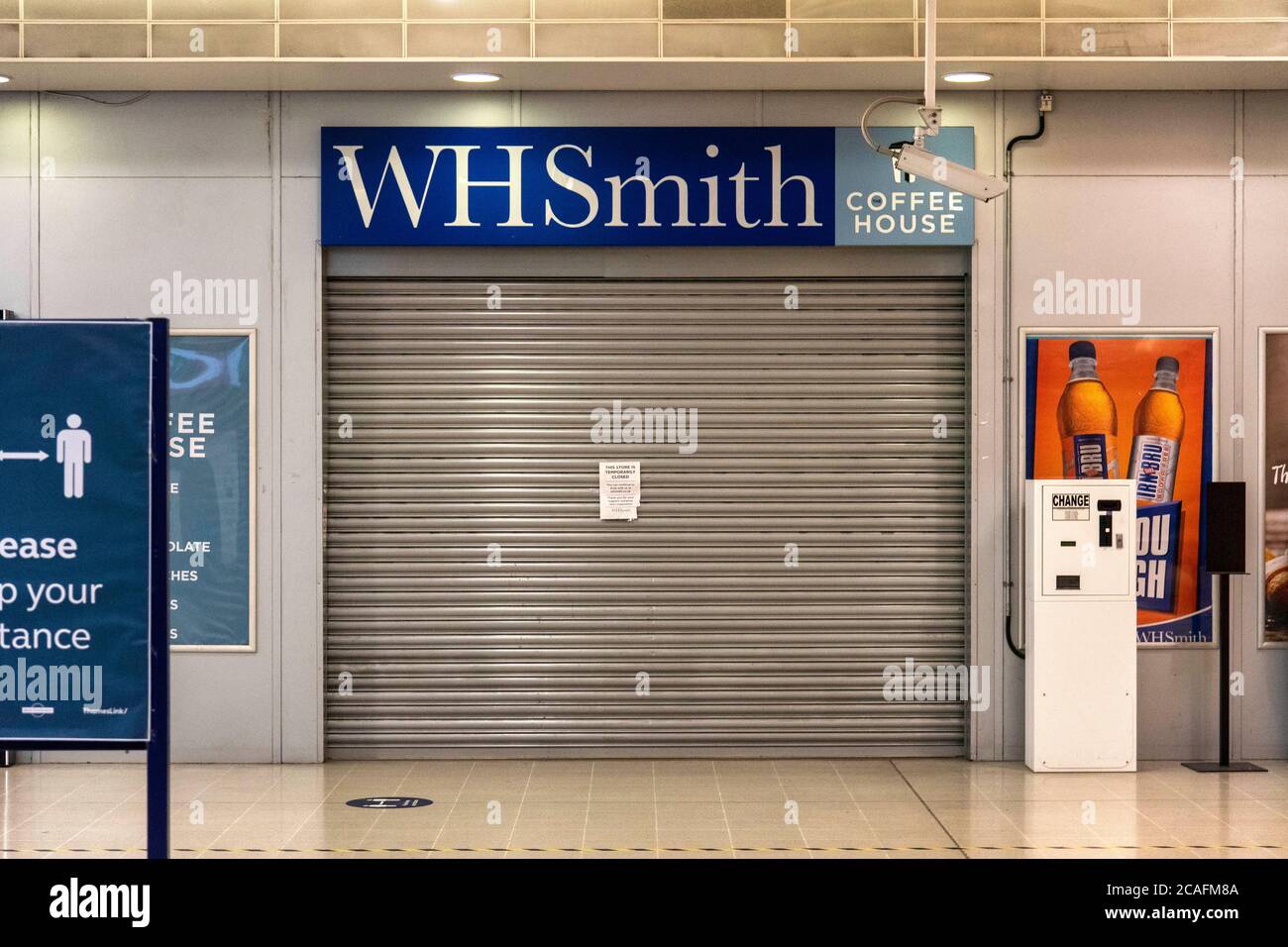 Wh smith closed hi-res stock photography and images - Alamy