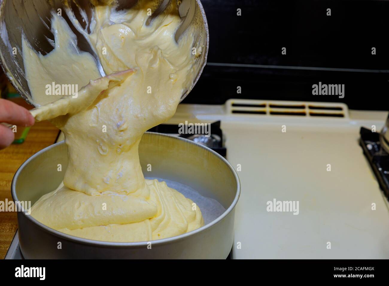 Woman pouring flour pan bake hi-res stock photography and images - Alamy