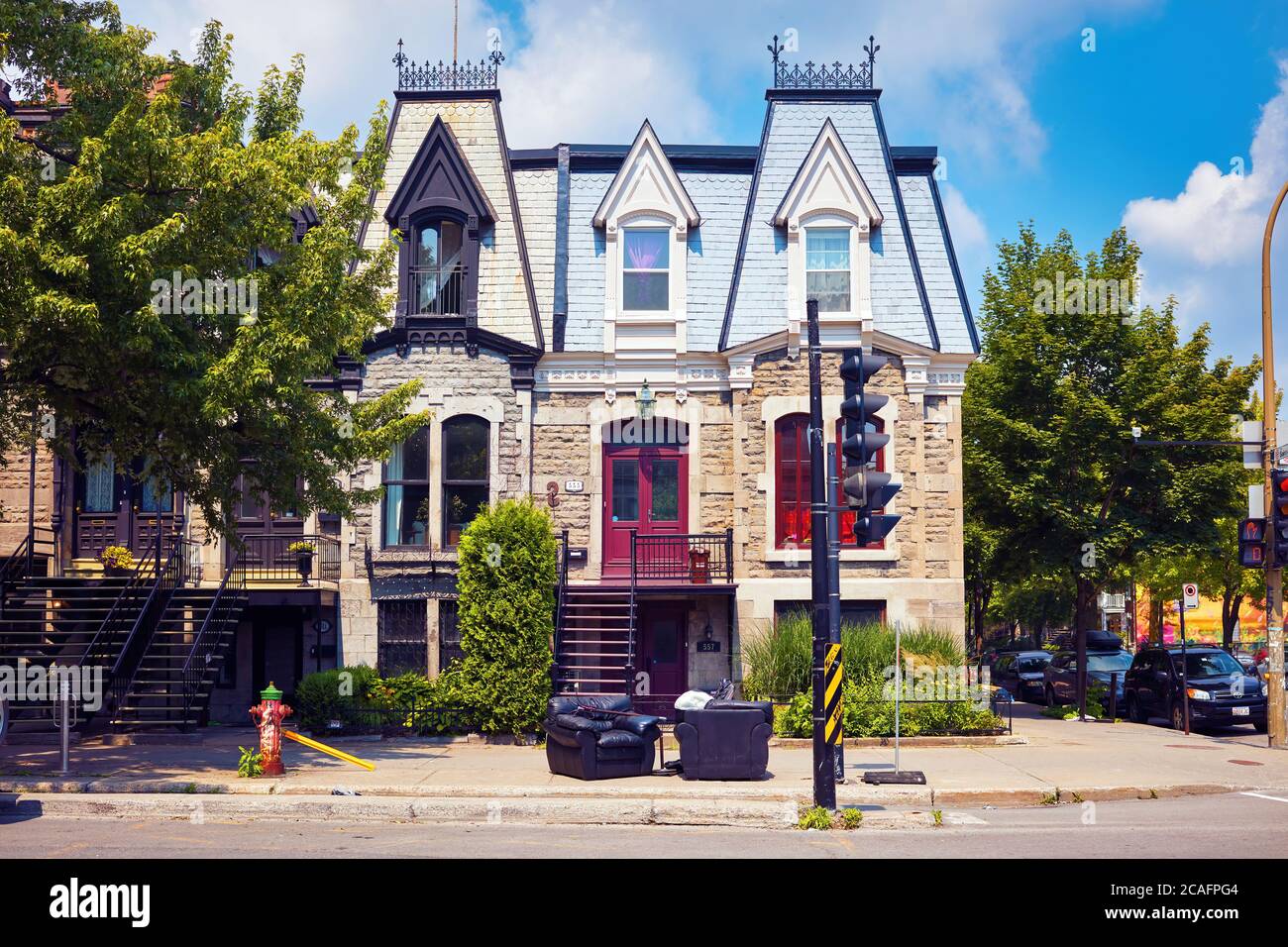 Traditional canadian house hi-res stock photography and images - Alamy