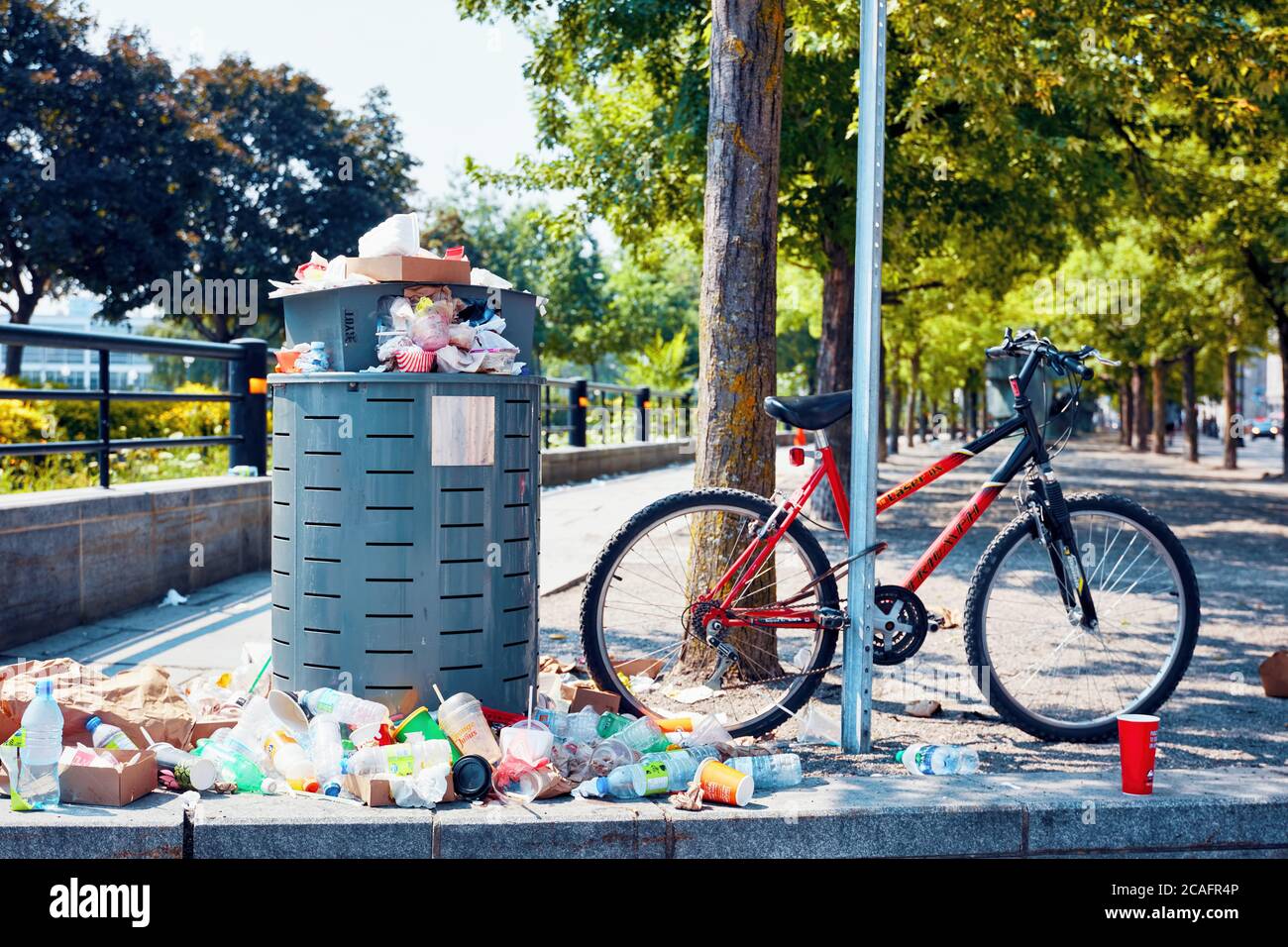 Garbage can overflow hi-res stock photography and images - Alamy