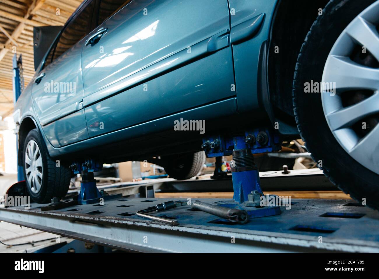 Car lift front suspension hi-res stock photography and images - Alamy