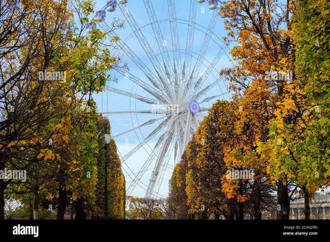 the Ferris wheel of the Place of the Concorde in Paris in autumn ...