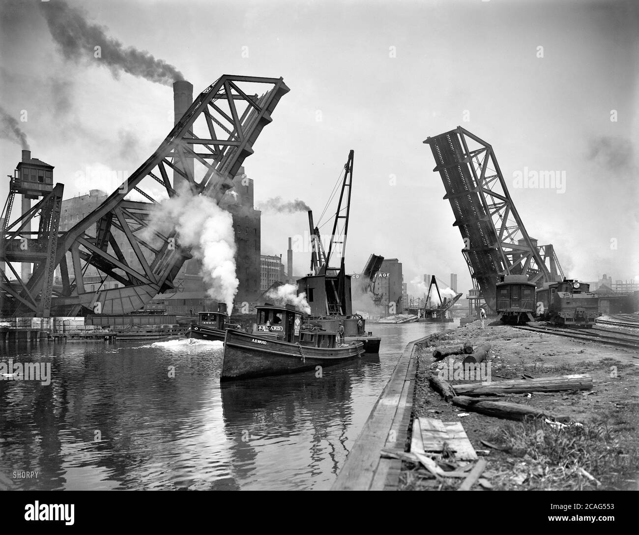 Old draw bridge chicago river hi-res stock photography and images - Alamy