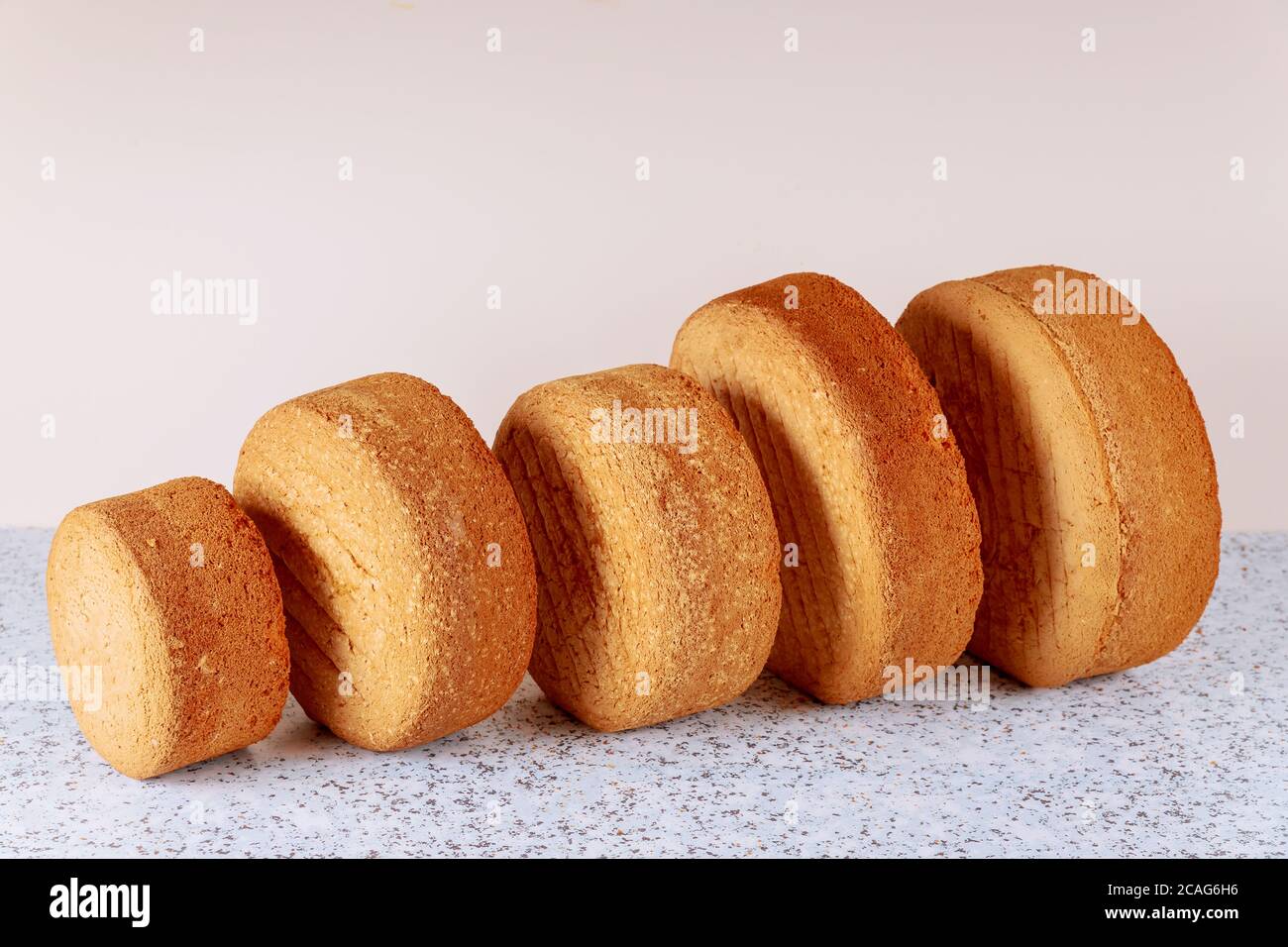 Cakes of different sizes hi-res stock photography and images - Alamy