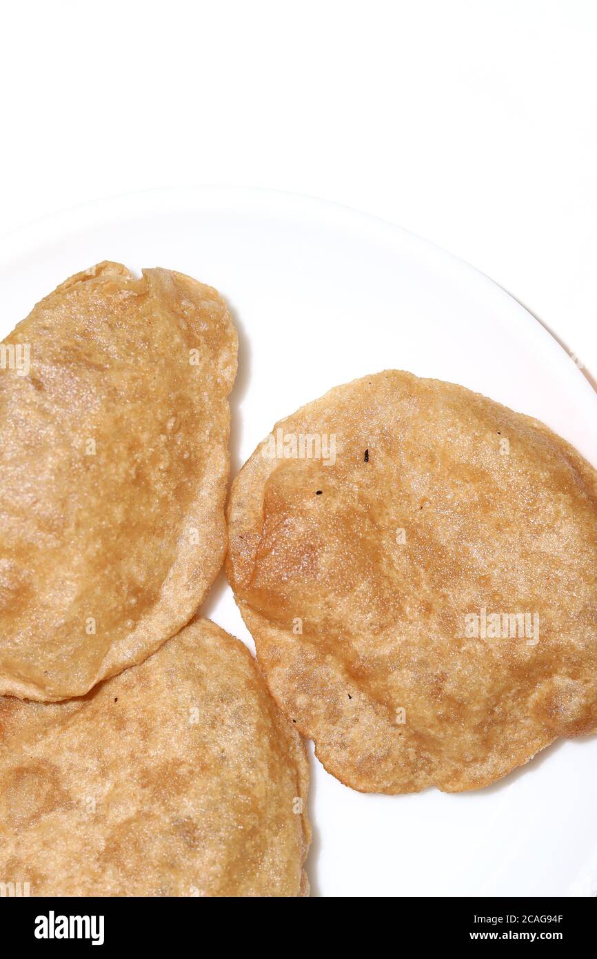 Poori (Indian Bread fried in a pan) on a platter Stock Photo - Alamy