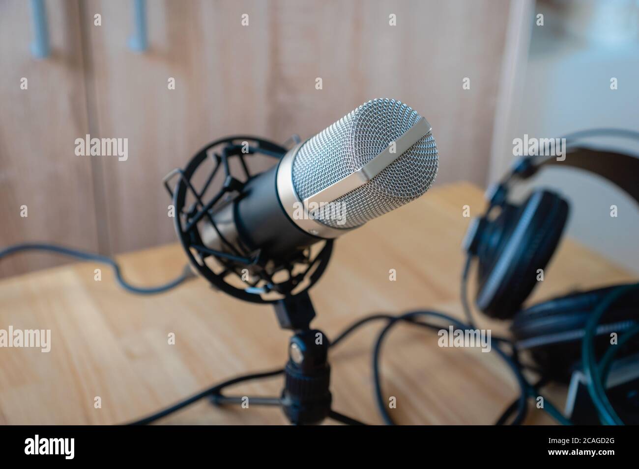 Vocal microphone hi-res stock photography and images - Alamy