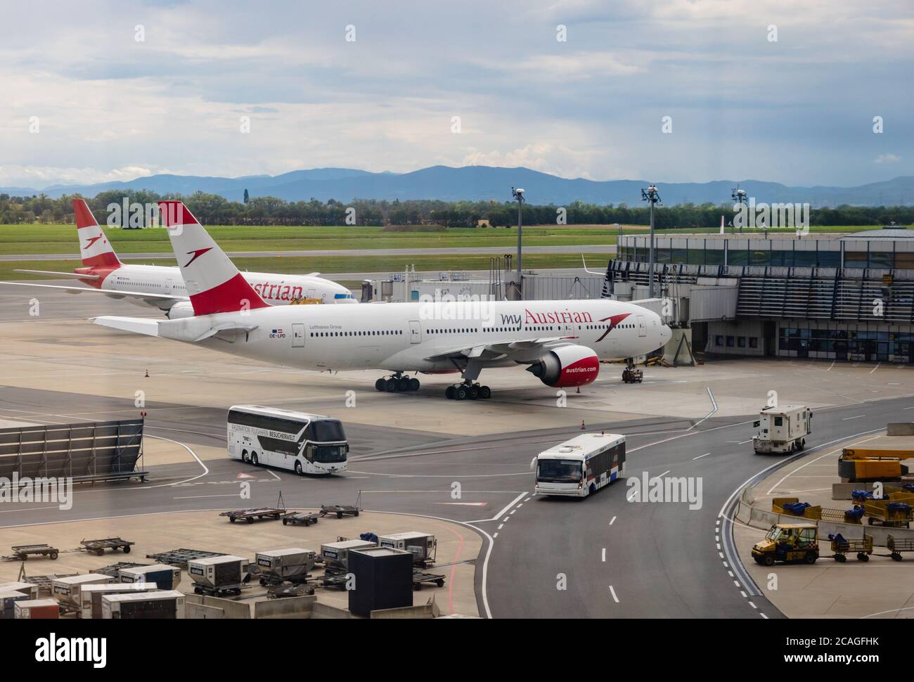 Vienna international airport logo hi-res stock photography and images ...