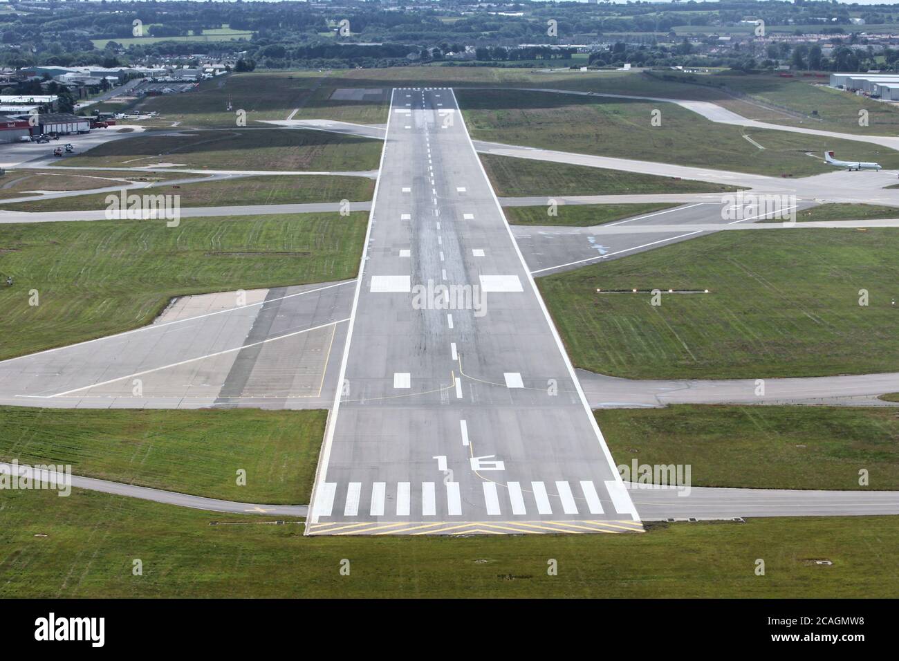 Visual runway approach hi-res stock photography and images - Alamy