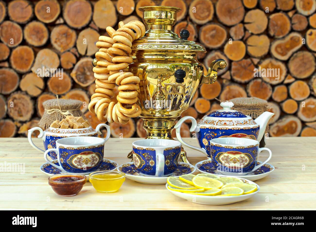 Golden samovar hi-res stock photography and images - Alamy