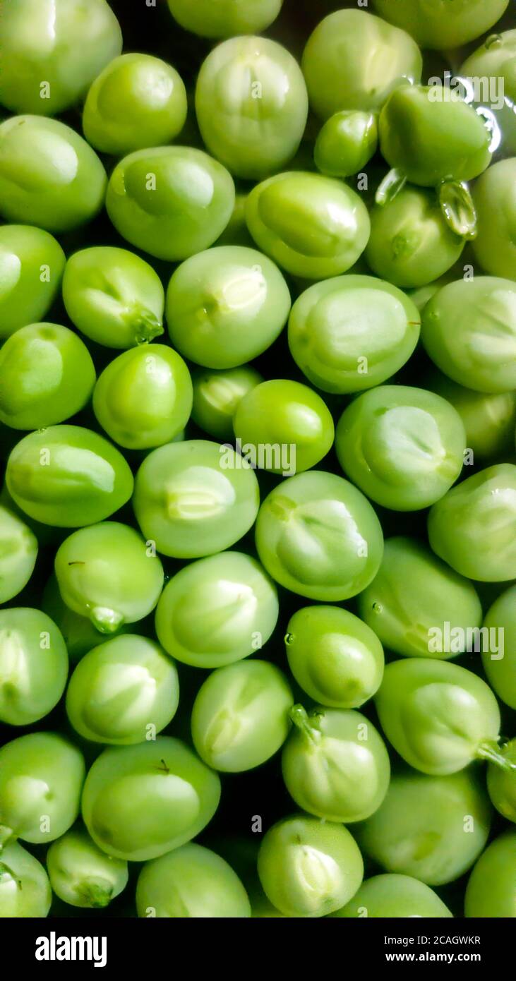 Close up green cleaned pea hi-res stock photography and images - Alamy