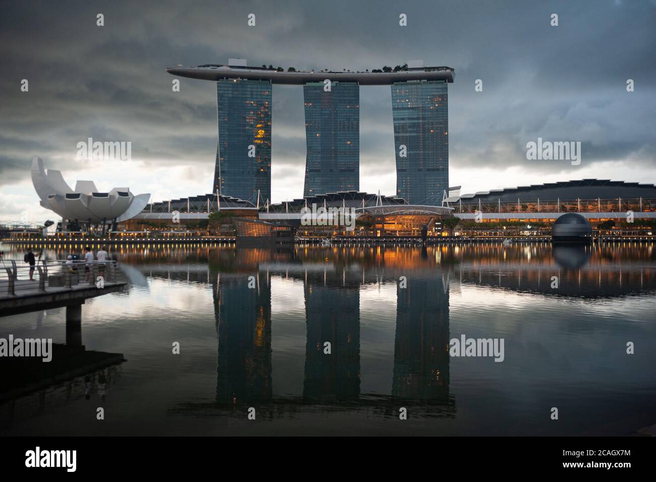 18.06.2020, Singapore, , Singapore - Dusky dawn with dark clouds over ...